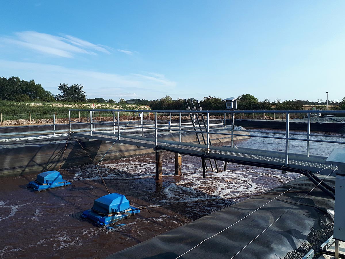 Waste Water Aeration - Aerators, Water Treatment - Air Water Fish